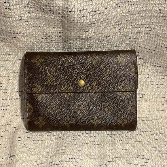 Louis Vuitton | Other | Louis Vuitton Compact Wallet | Poshmark